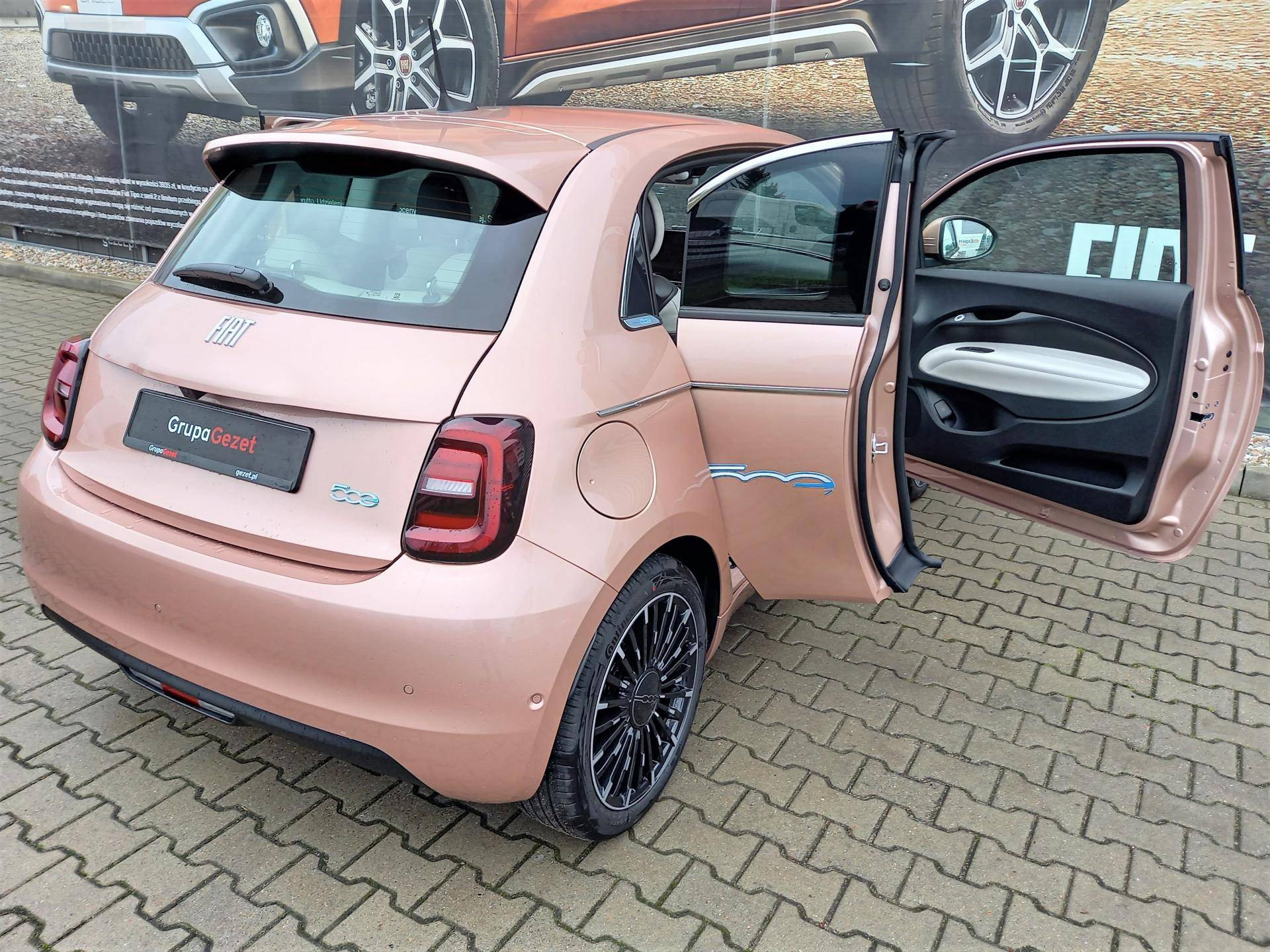 Fiat 500 BEV 3+1 BEV 118 KM la Prima - Samochód dostępny u dealera ...