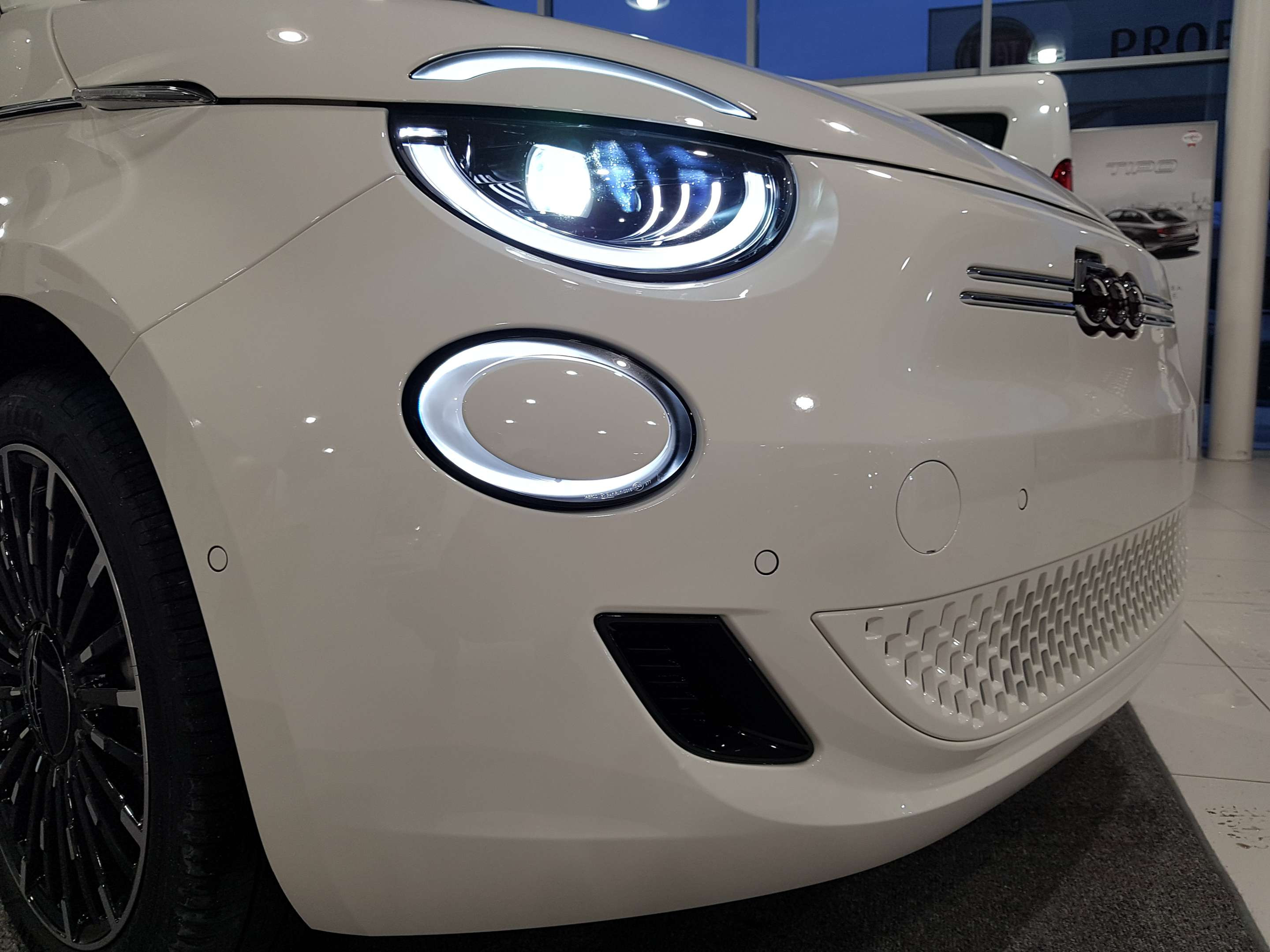 Fiat 500 BEV Hatchback BEV 118 KM Icon - Samochód dostępny u dealera ...