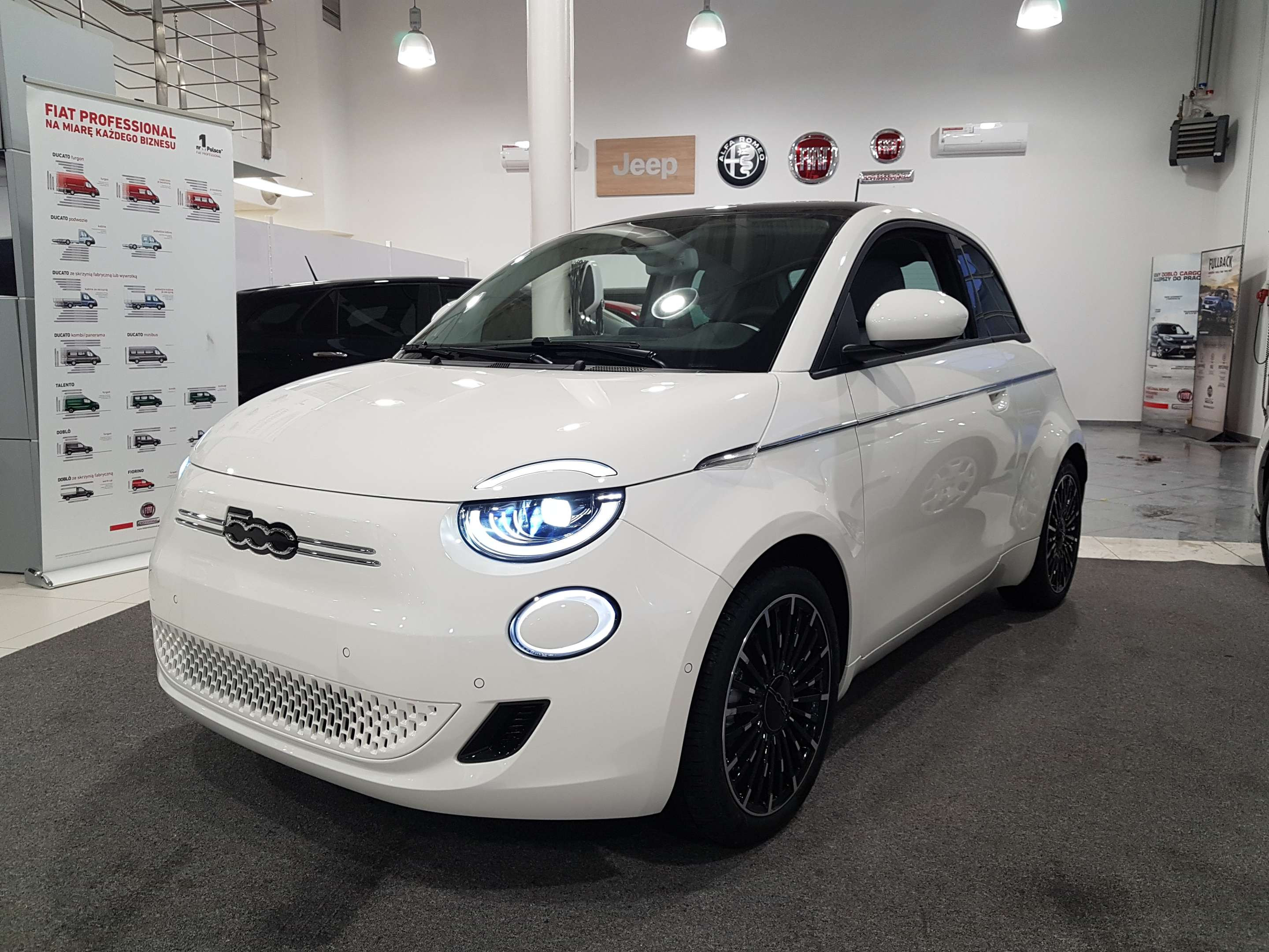 Fiat 500 BEV Hatchback BEV 118 KM Icon - Samochód dostępny u dealera ...