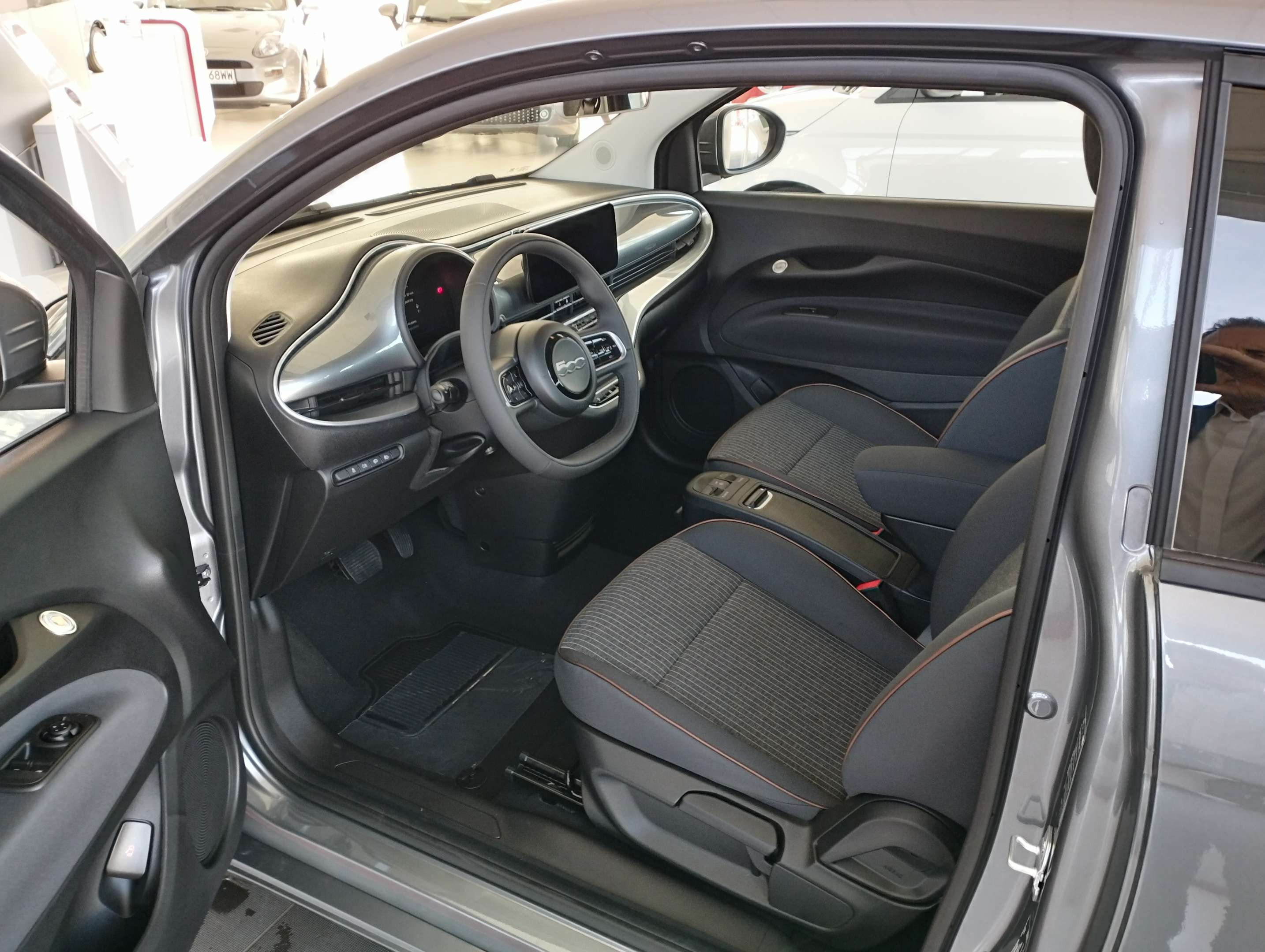 Fiat 500 BEV HATCHBACK BEV 118 KM Icon - Samochód dostępny u dealera ...