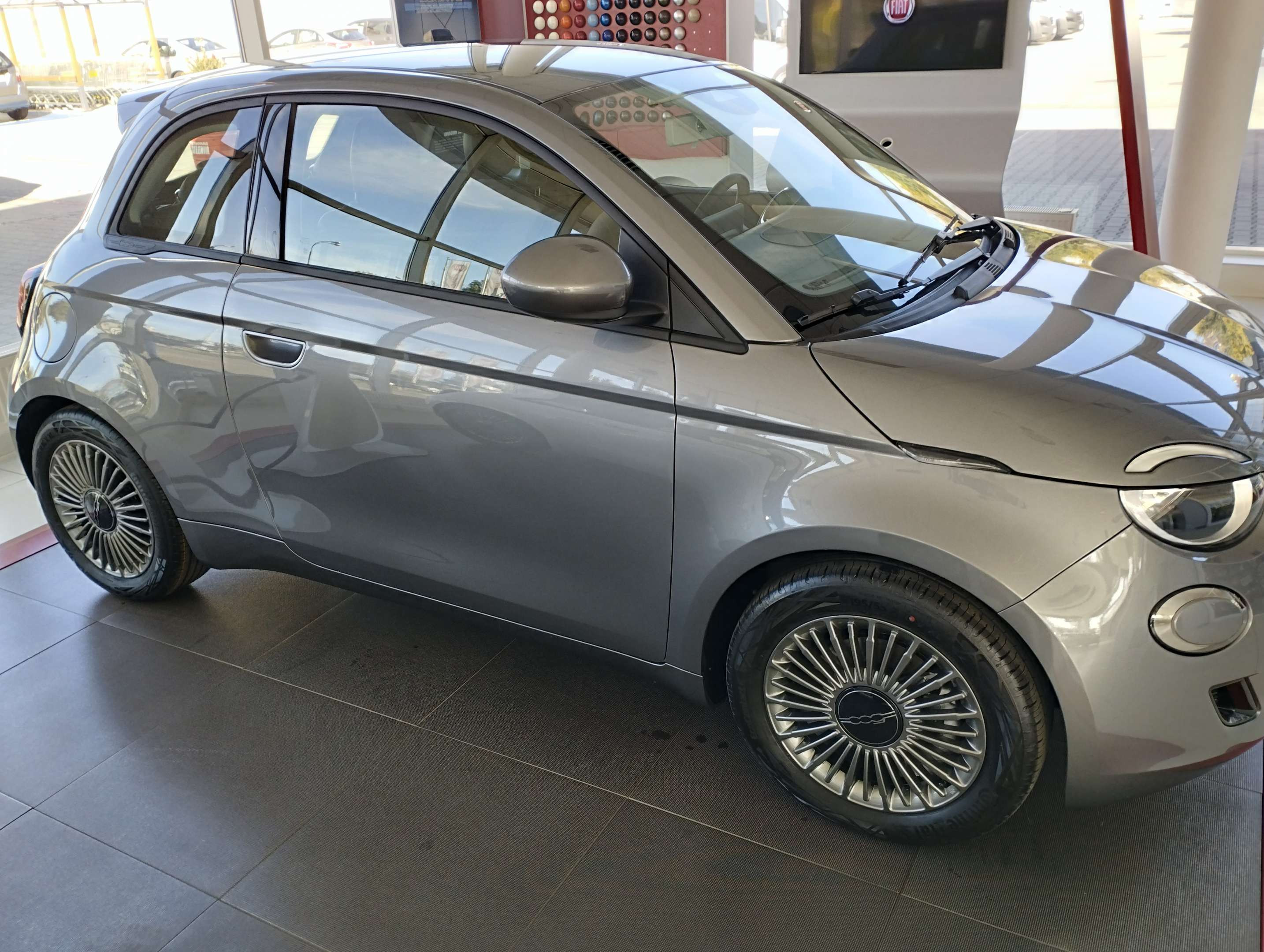 Fiat 500 BEV HATCHBACK BEV 118 KM Icon - Samochód dostępny u dealera ...
